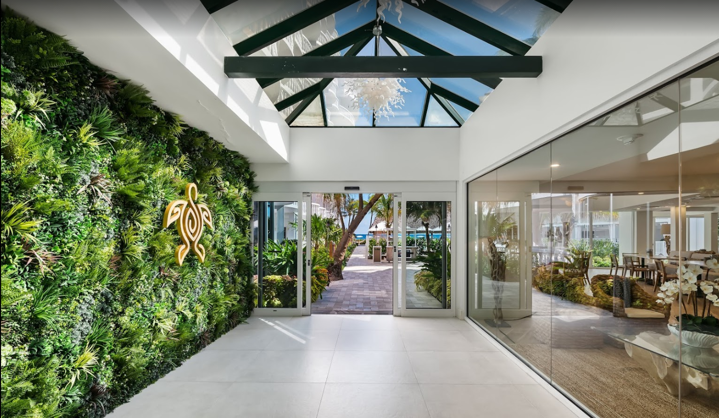 Commercial Greenery Wall for Indoor & Outdoor Use - 10 Year Warranty